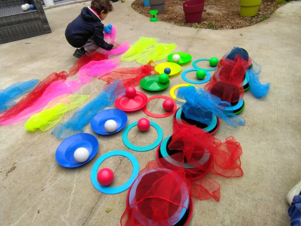 Ateliers variés au fil des saisons : Hiver – La Maison des Jonglages